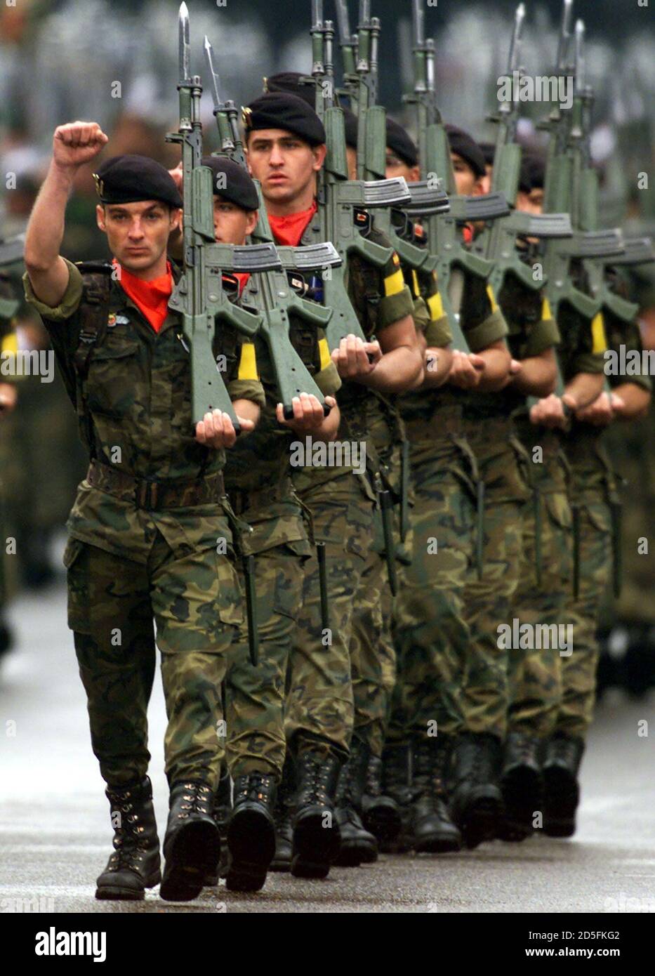 Spanish Army Soldiers During Parade High Resolution Stock Photography ...