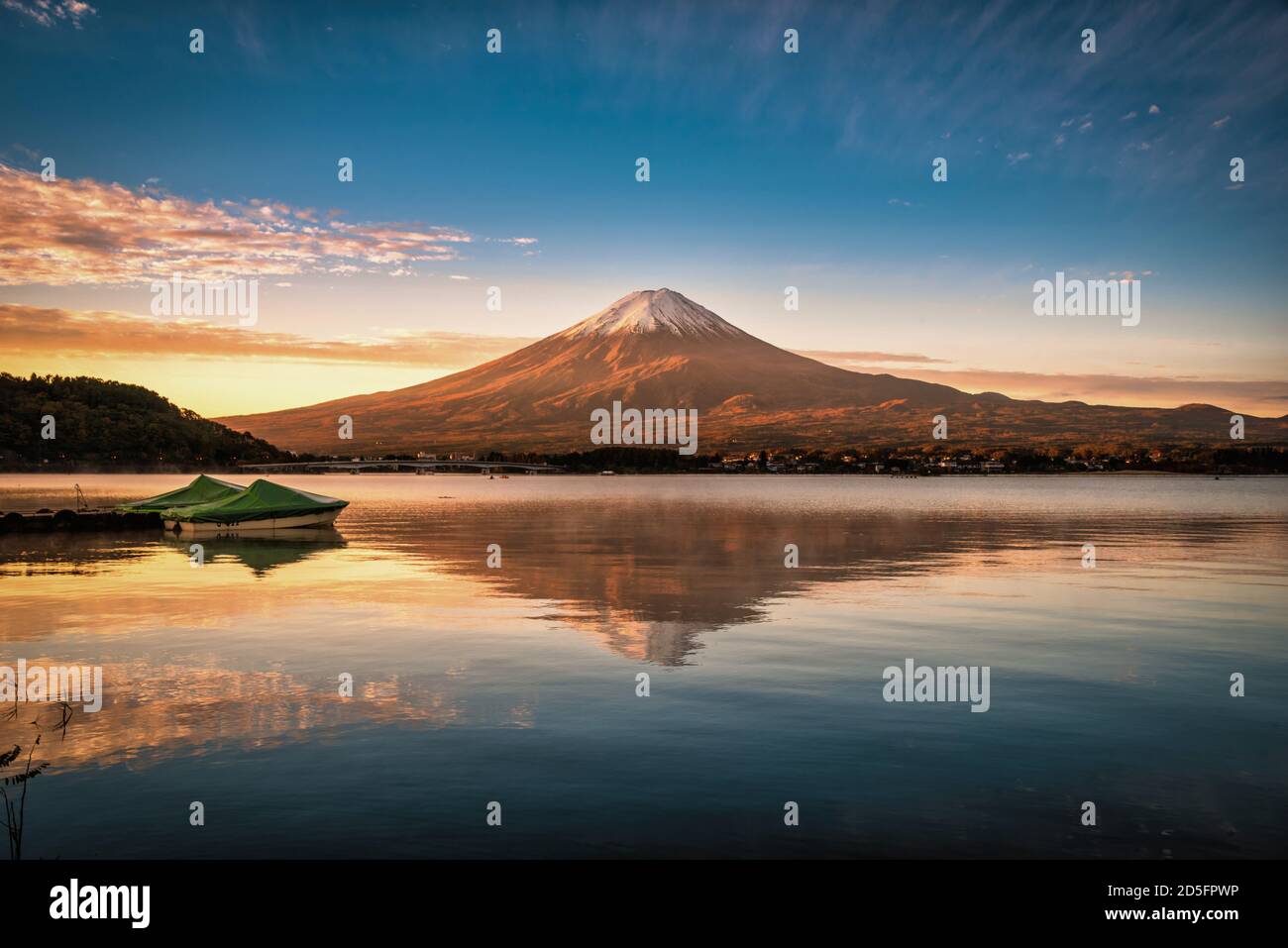 Mt. Fuji over Lake Kawaguchiko at sunset in Fujikawaguchiko, Japan Stock Photo - Alamy