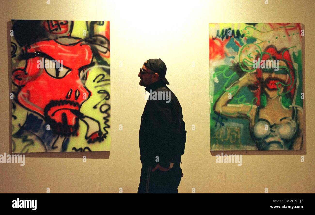 Anonymous artists hi-res stock photography and images - Alamy