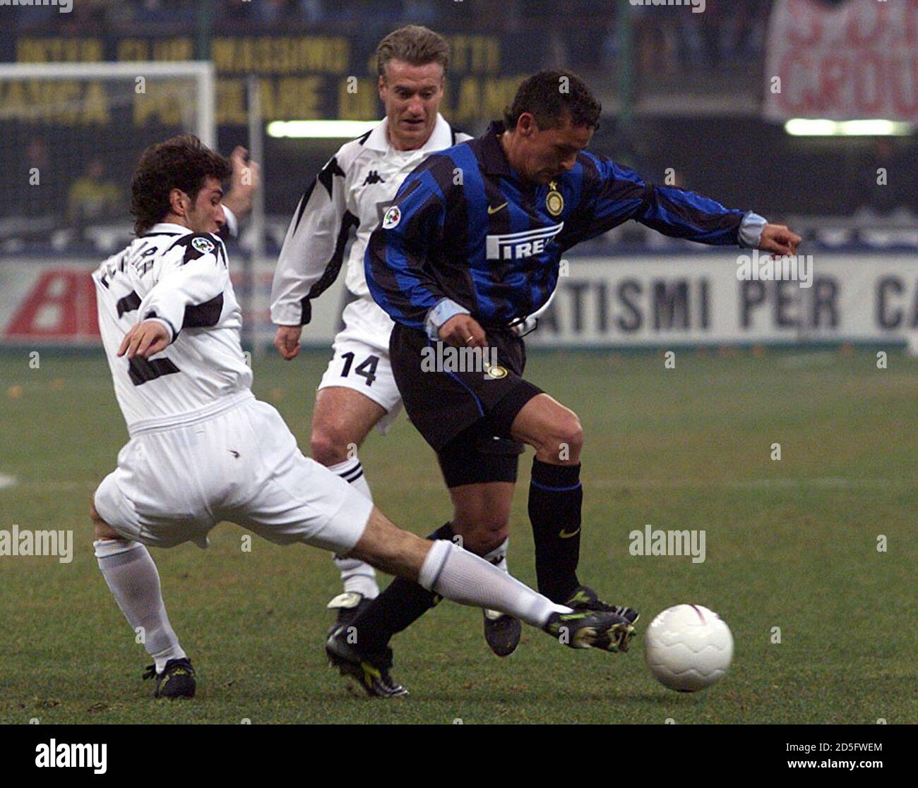 Roberto baggio inter hi-res stock photography and images - Alamy