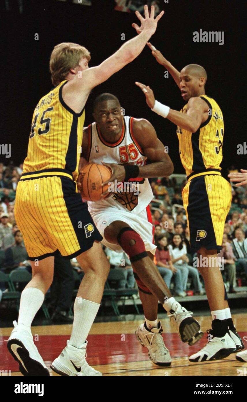 Dikembe mutombo hawks hi-res stock photography and images - Alamy