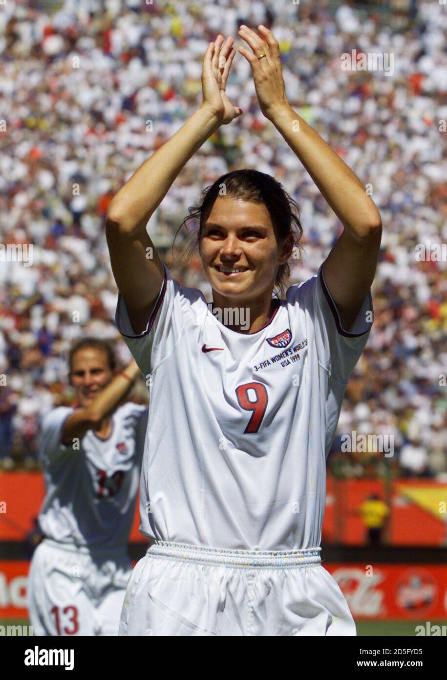 Mia hamm hi-res stock photography and images - Alamy