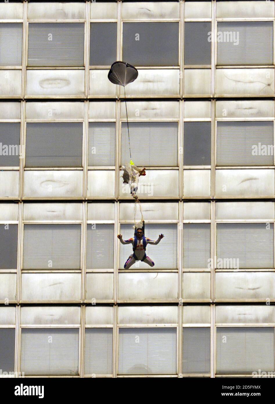 Jump down skyscraper hi-res stock photography and images - Alamy