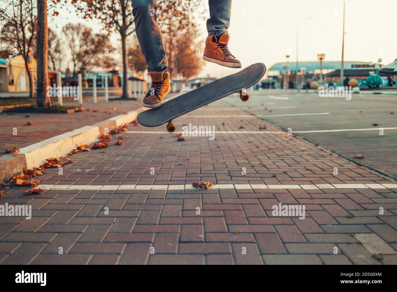 Skateboard ollie hi-res stock photography and images - Alamy