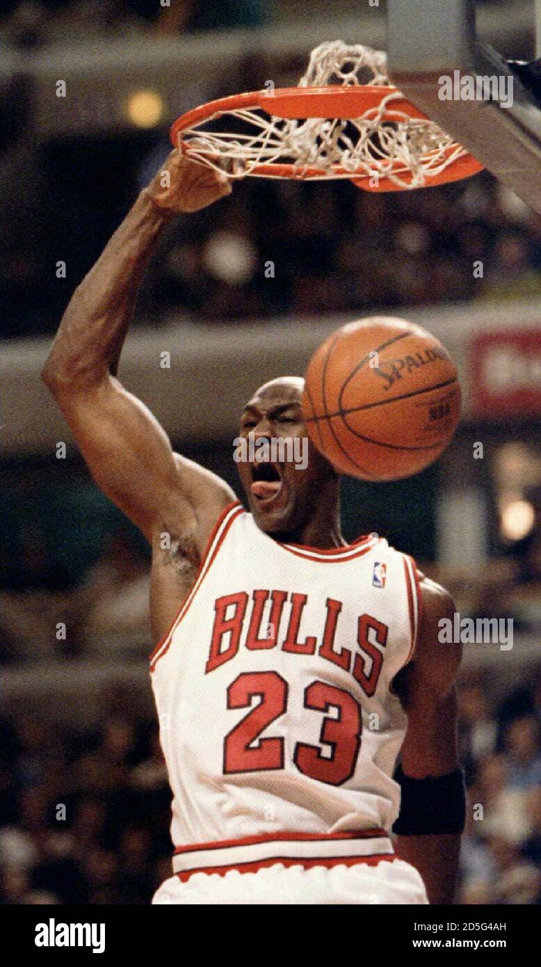 Michael jordan bulls 1996 hi-res stock photography and images - Alamy
