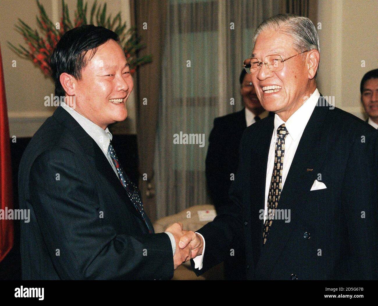 Teng wei hi-res stock photography and images - Alamy