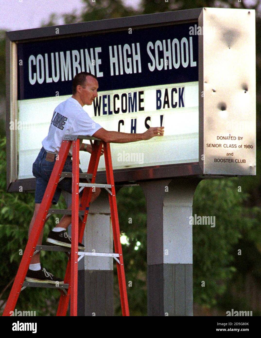 Columbine high school 1999 hi-res stock photography and images - Alamy