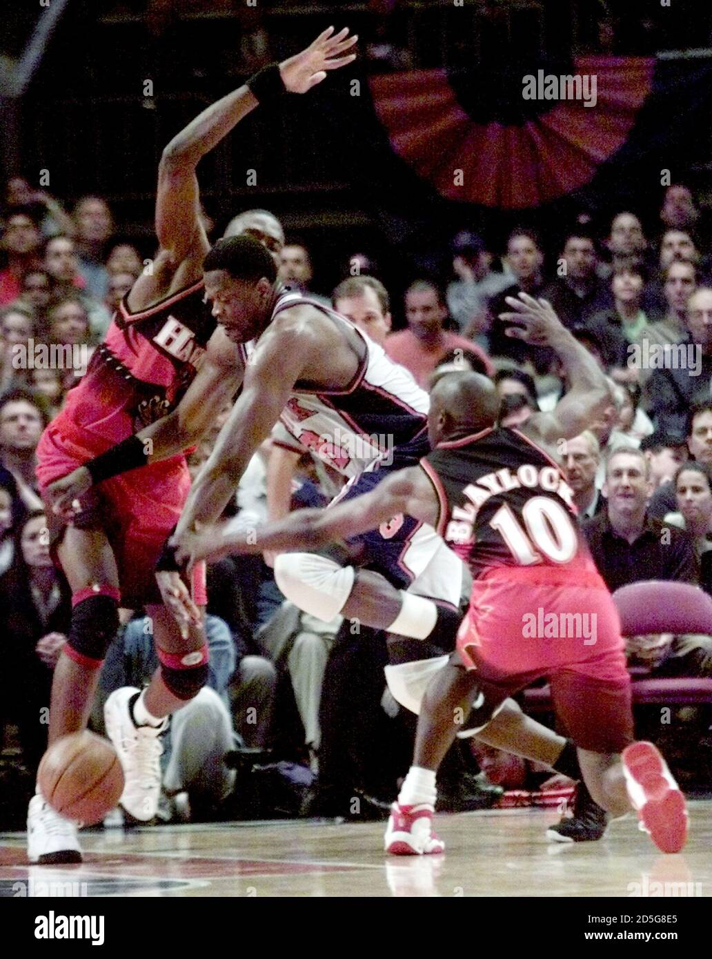 Dikembe mutombo hawks hi-res stock photography and images - Alamy