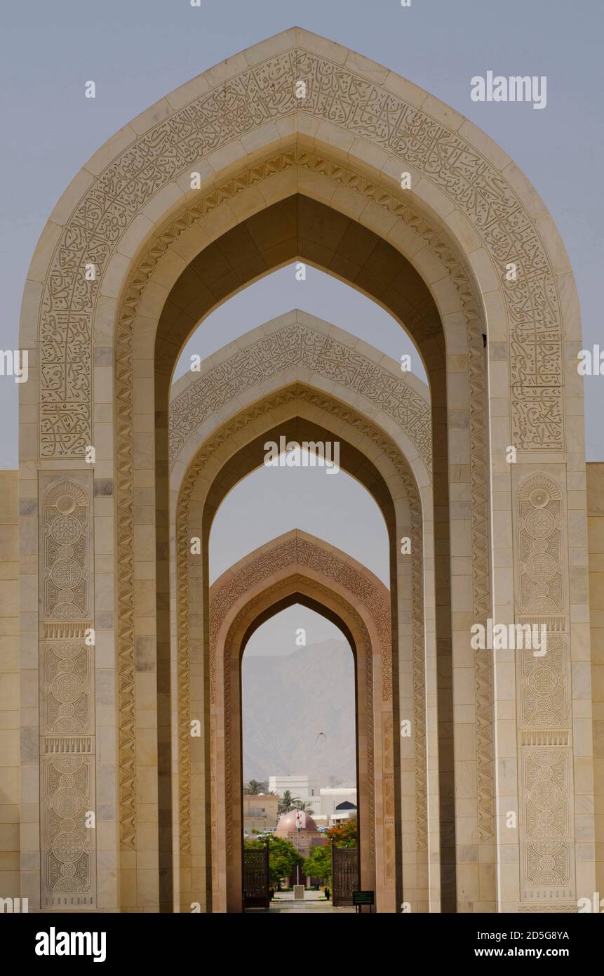 Archway at the Sultan Qaboos Grand Mosque in Muscat Stock Photo - Alamy