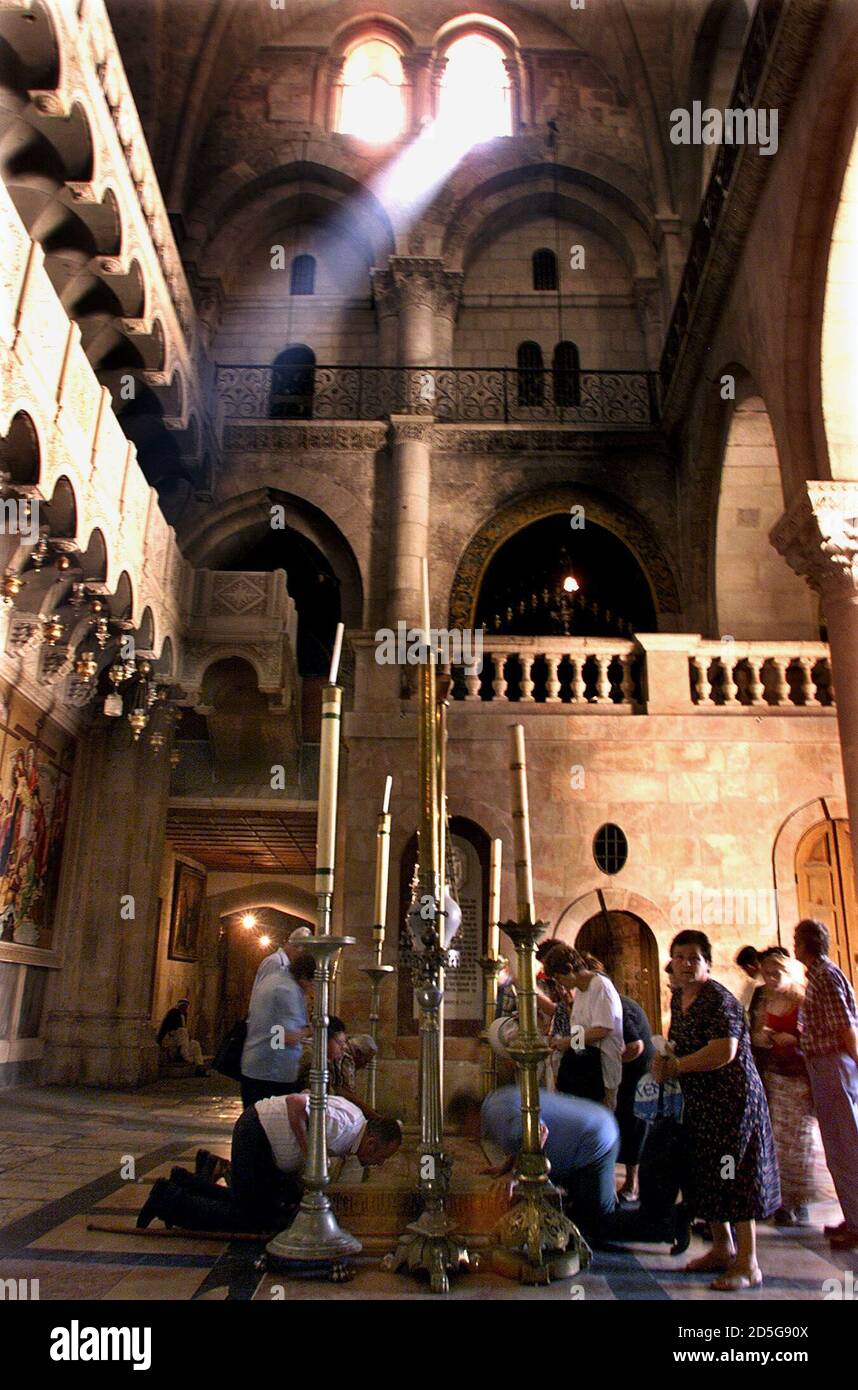 Jesus crucifixion at the entrance t hi-res stock photography and images ...