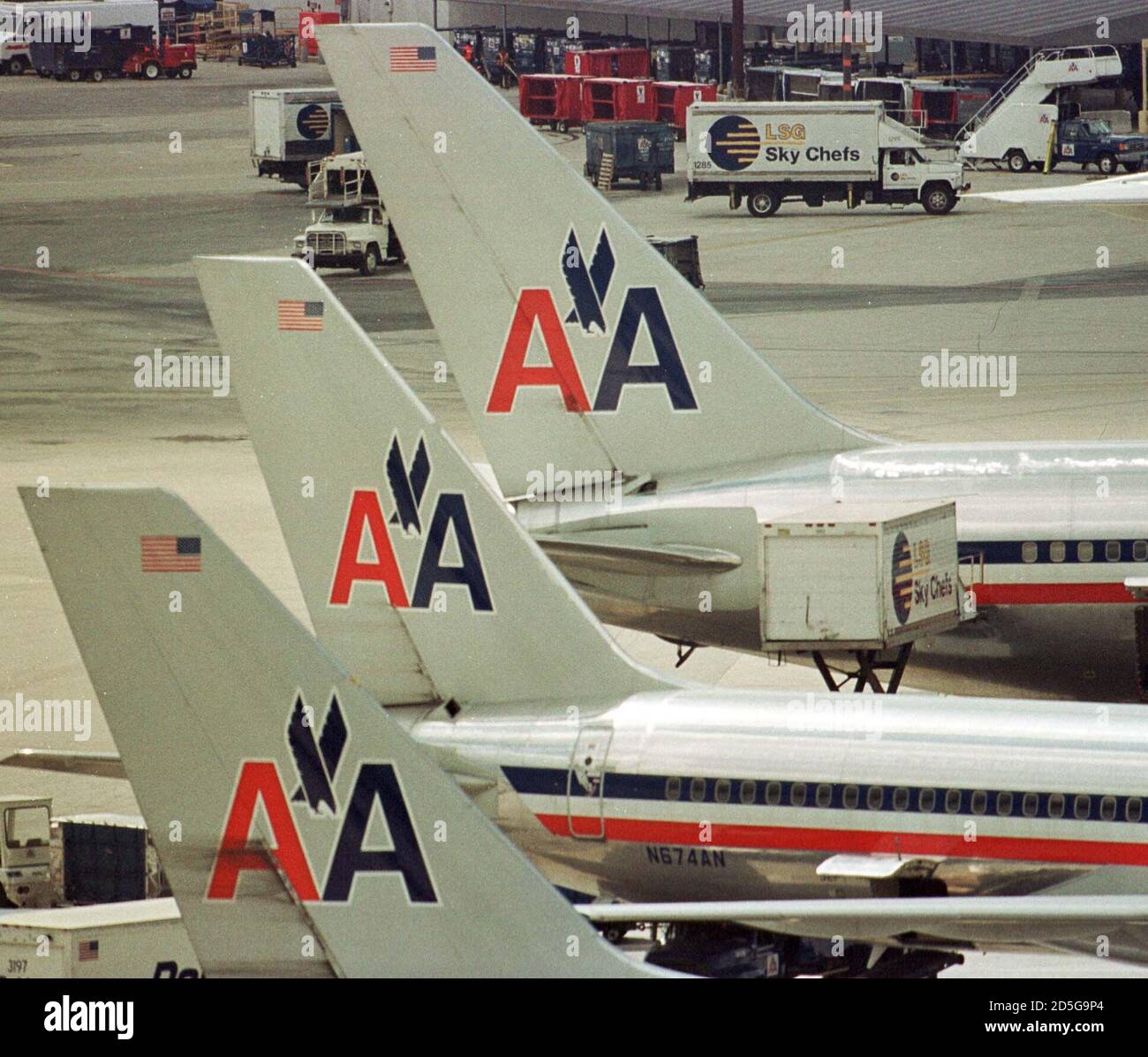 American airlines ramp service hi-res stock photography and images - Alamy