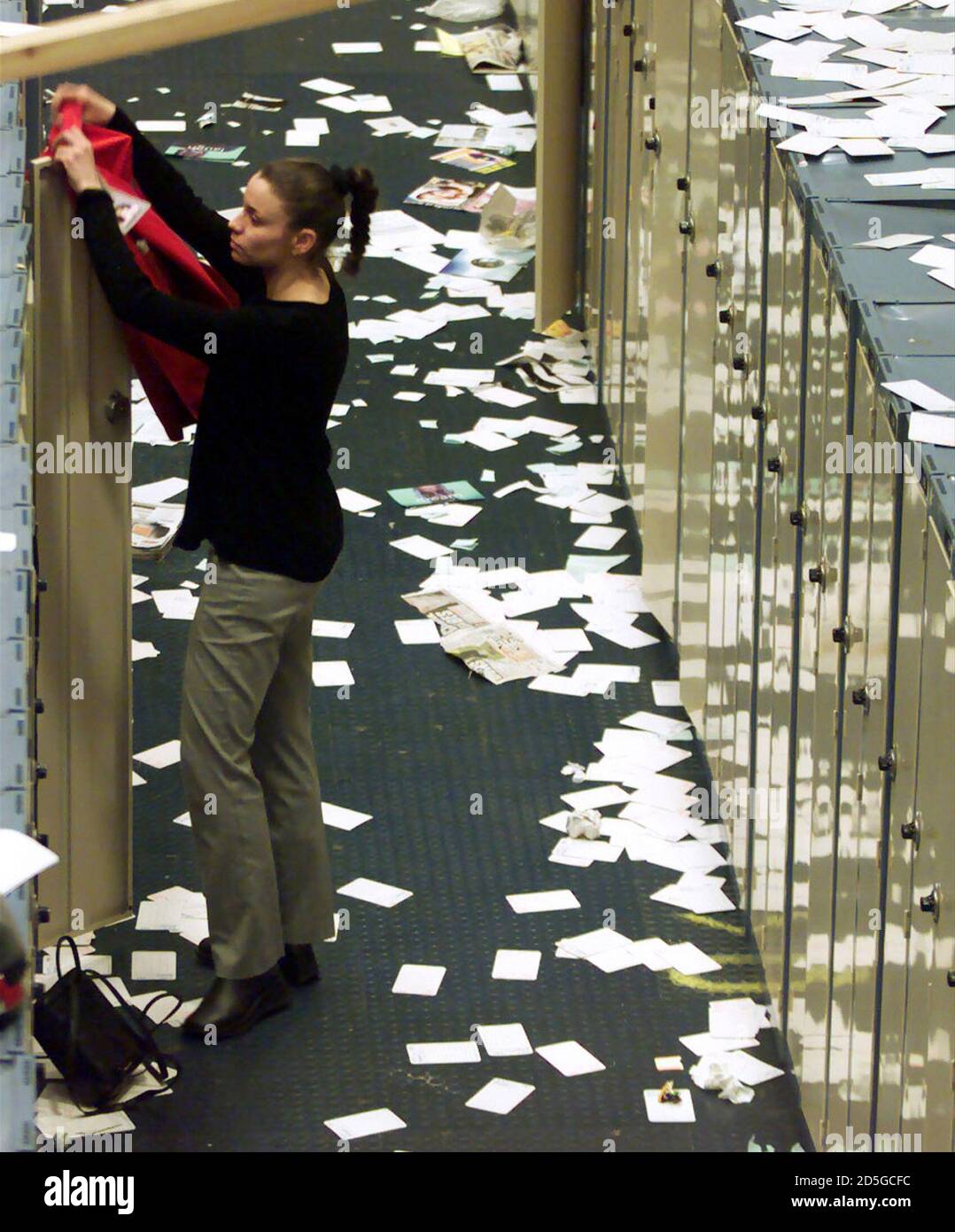 Stock market traders shouting hi-res stock photography and images - Alamy