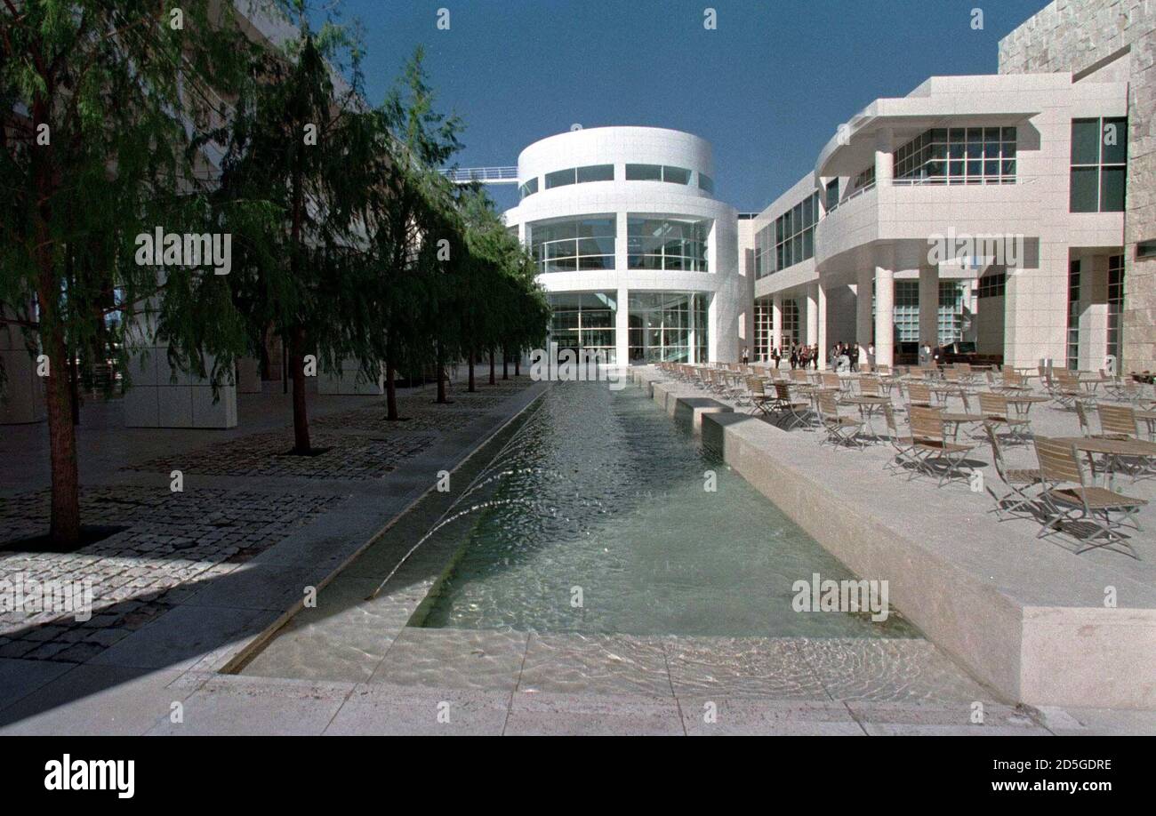Getty center courtyard fountain hi-res stock photography and images - Alamy