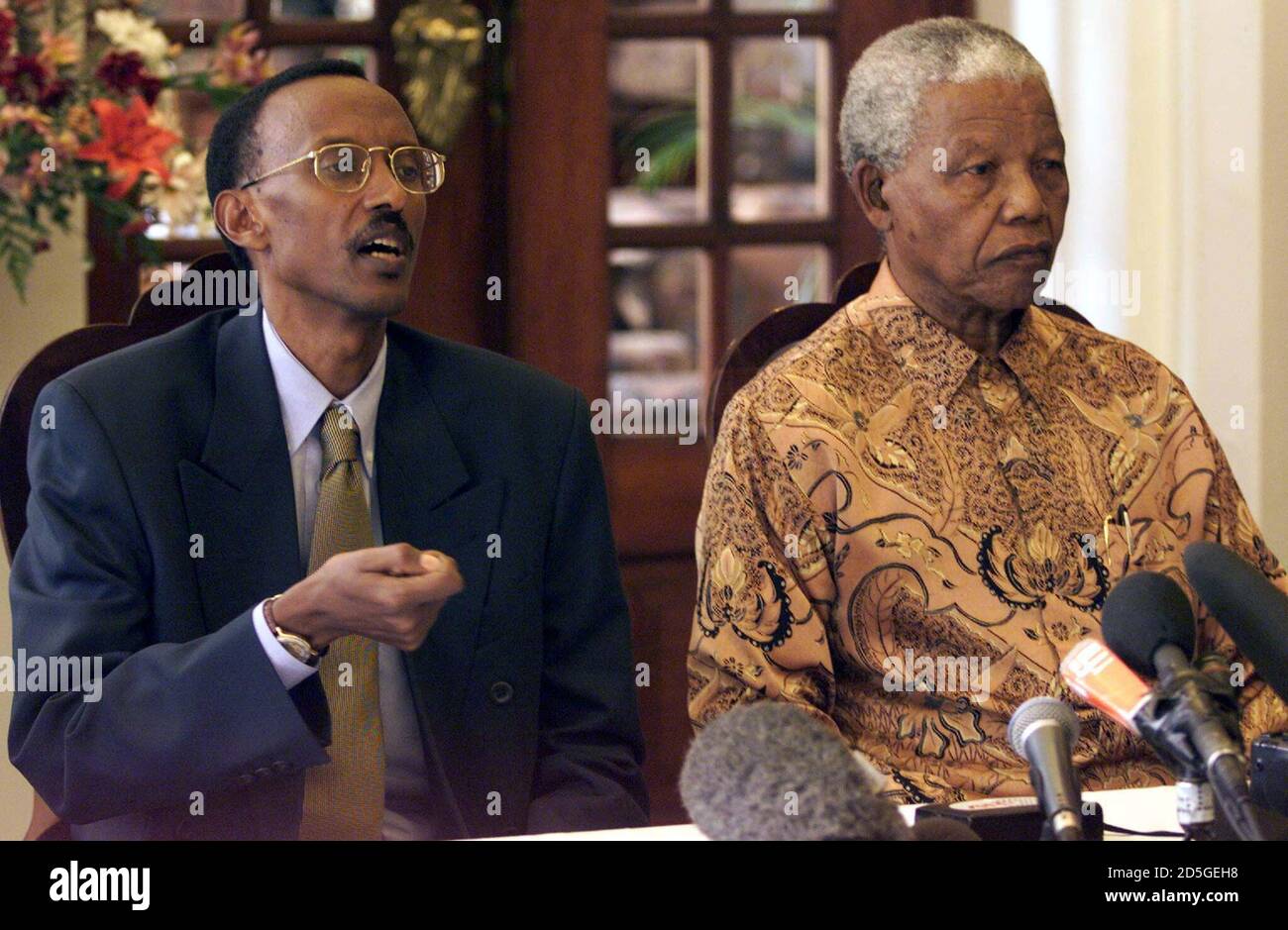 Paul kagame military hi-res stock photography and images - Alamy