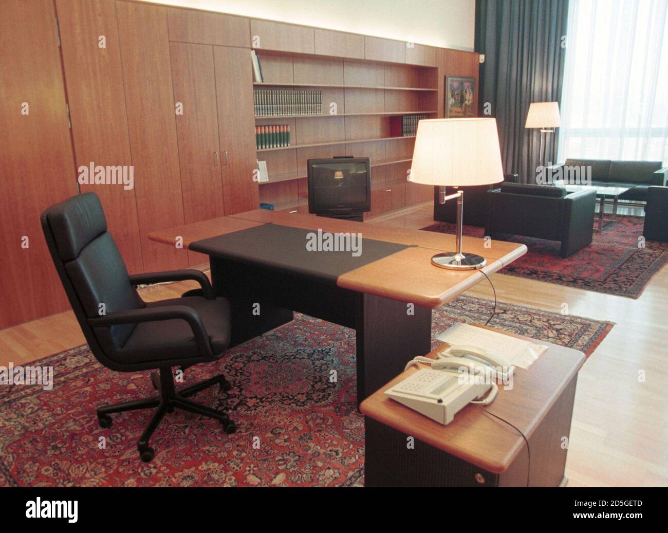 State council building east berlin hi-res stock photography and images ...