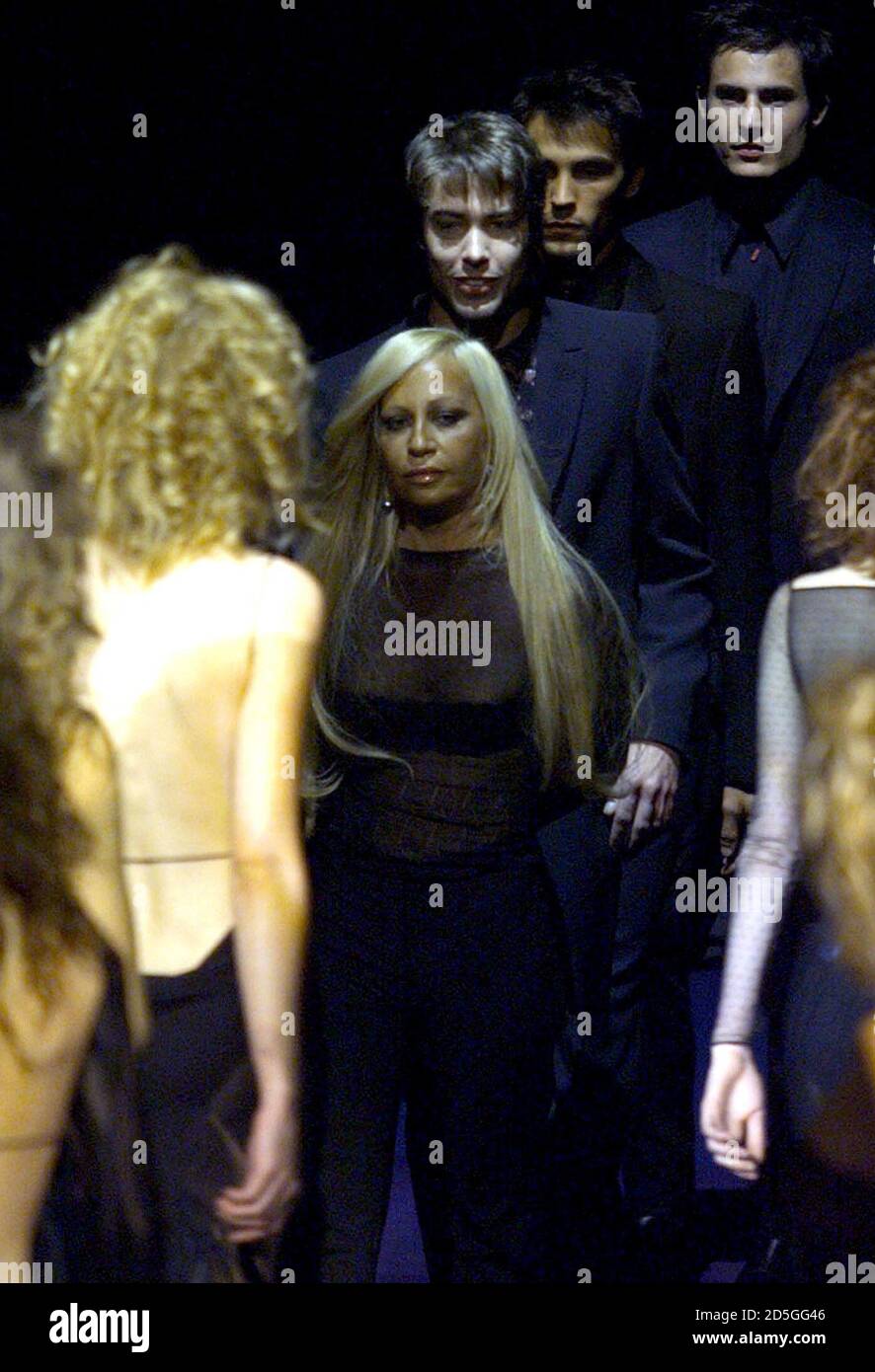 Donatella versace 2000 hi-res stock photography and images - Alamy