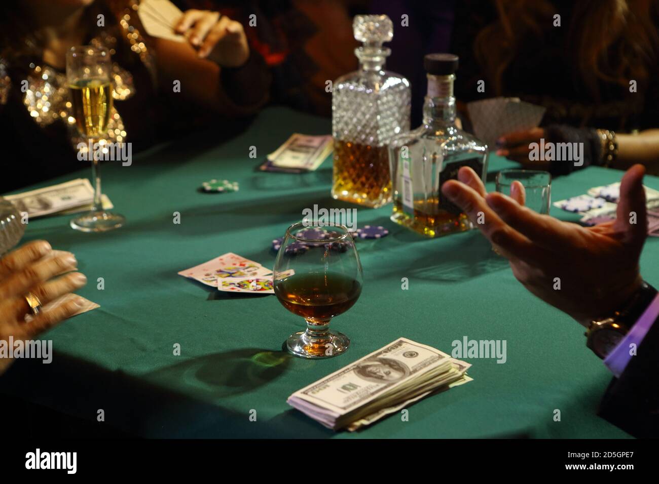 Hands holding playing cards casino hi-res stock photography and images ...
