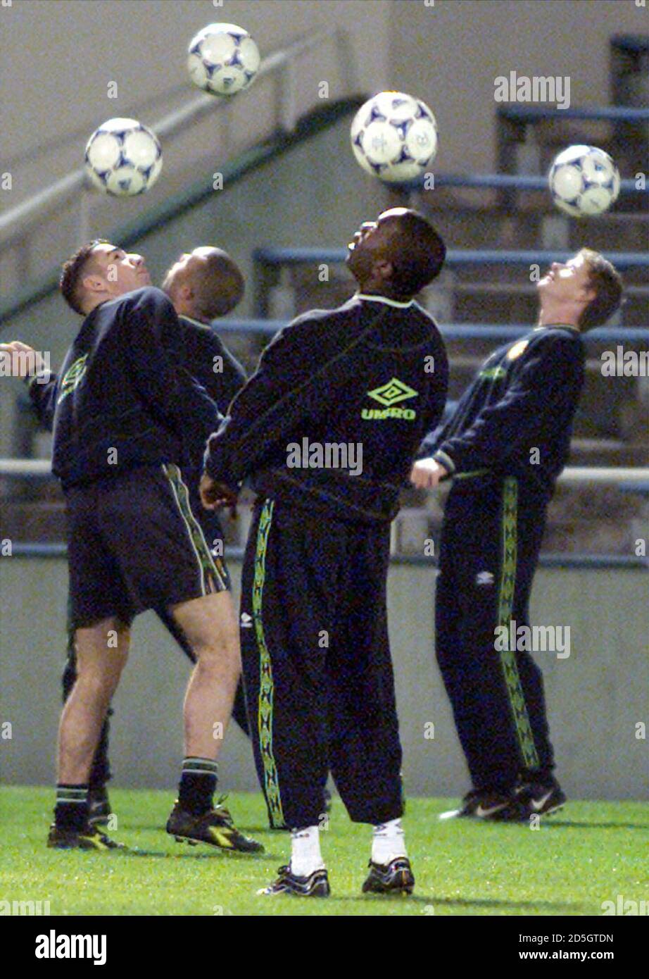 1998 manchester united team hi-res stock photography and images - Alamy