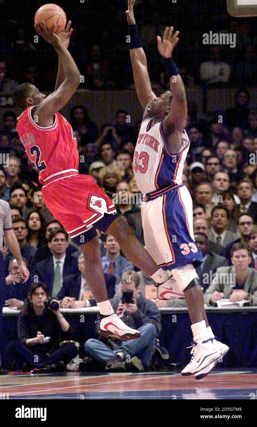 Patrick ewing bulls hi-res stock photography and images - Alamy