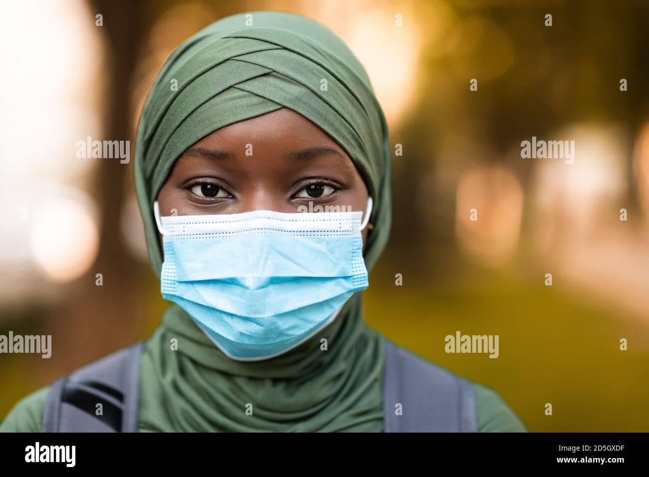 Muslim Woman With Face Mask High Resolution Stock Photography and ...