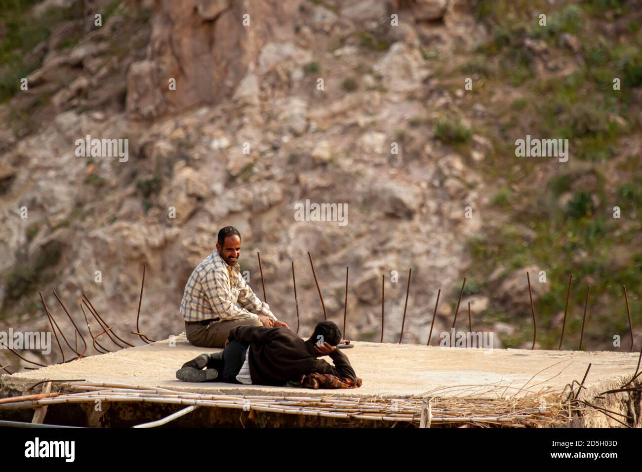 Workers resting on roof hi-res stock photography and images - Alamy