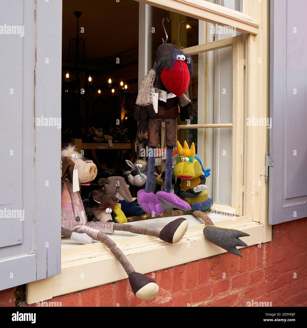 Dolls in shop window display hi-res stock photography and images - Alamy