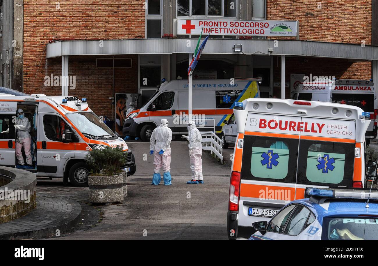 Naples, Italy. 13th Oct, 2020. Ambulance and paramedicals outside the ...