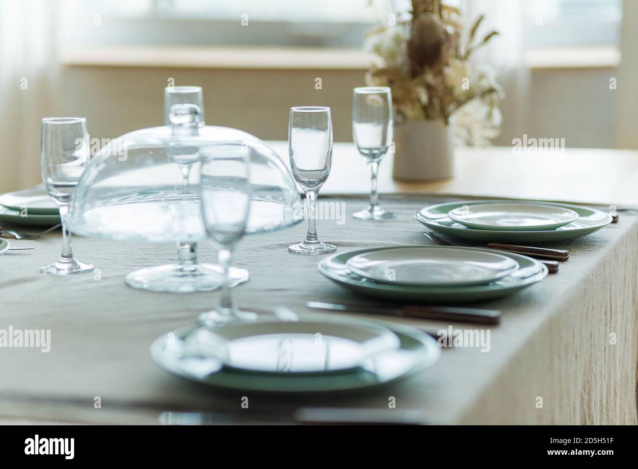 Modern table setting cutlery hi-res stock photography and images - Alamy