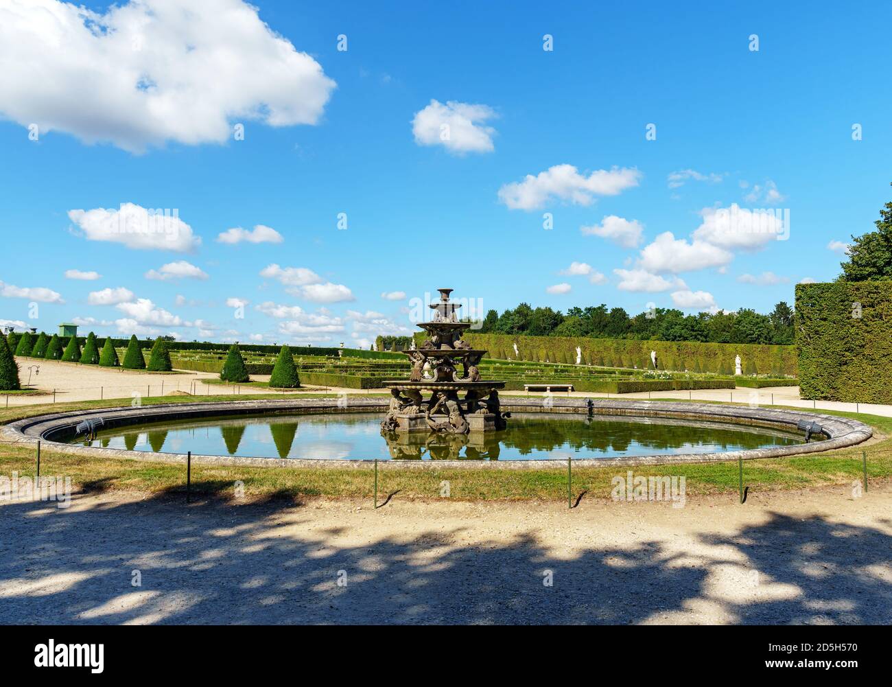 Water pyramid hi-res stock photography and images - Alamy
