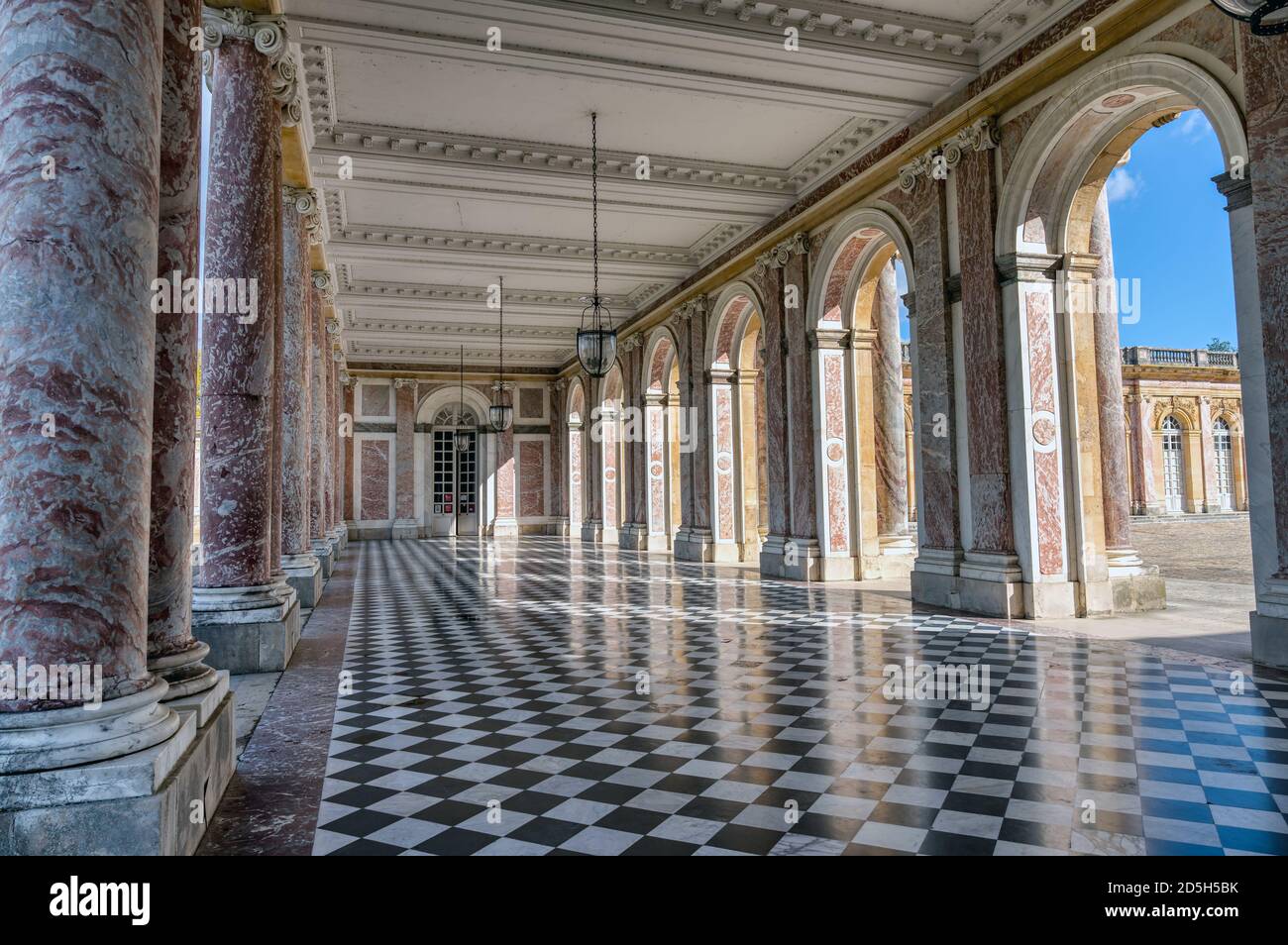 Peristyle garden hi-res stock photography and images - Alamy