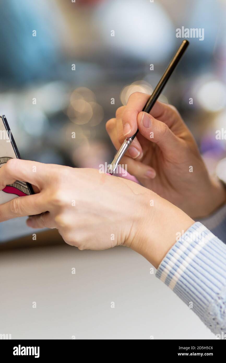Belt make up artist brushes hi-res stock photography and images - Alamy