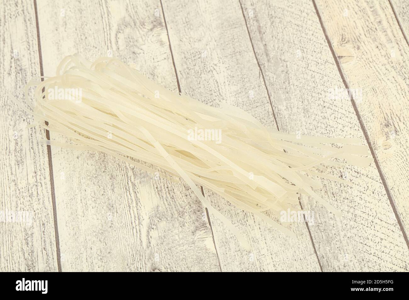 Dry rice noodle ready for cooking Stock Photo - Alamy