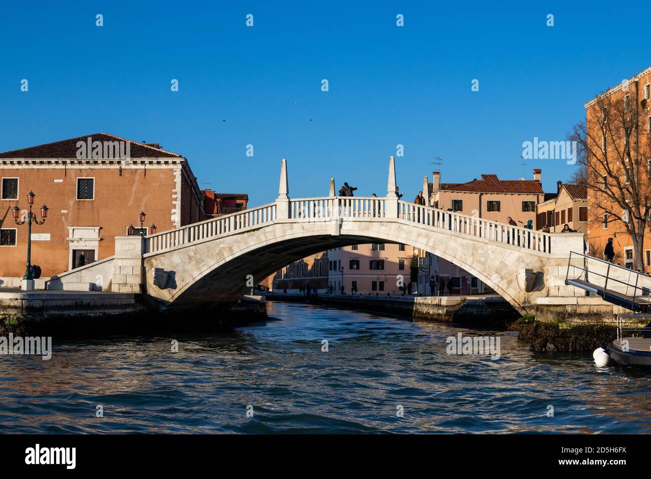 Views of Venetian architecture and bridge alongside the Grand Canal ...