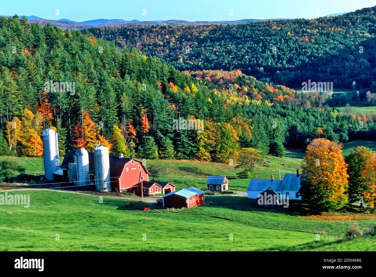 Family at farm autumn hi-res stock photography and images - Alamy