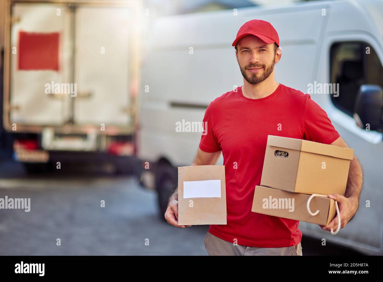 Courier of small hi-res stock photography and images - Alamy