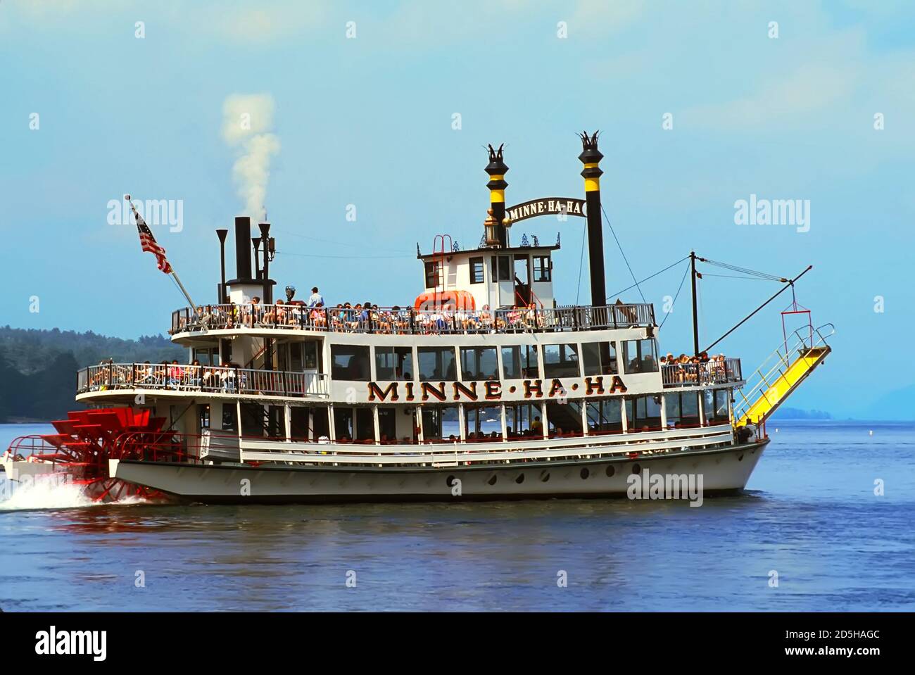 Paddle wheel boat hi-res stock photography and images - Alamy