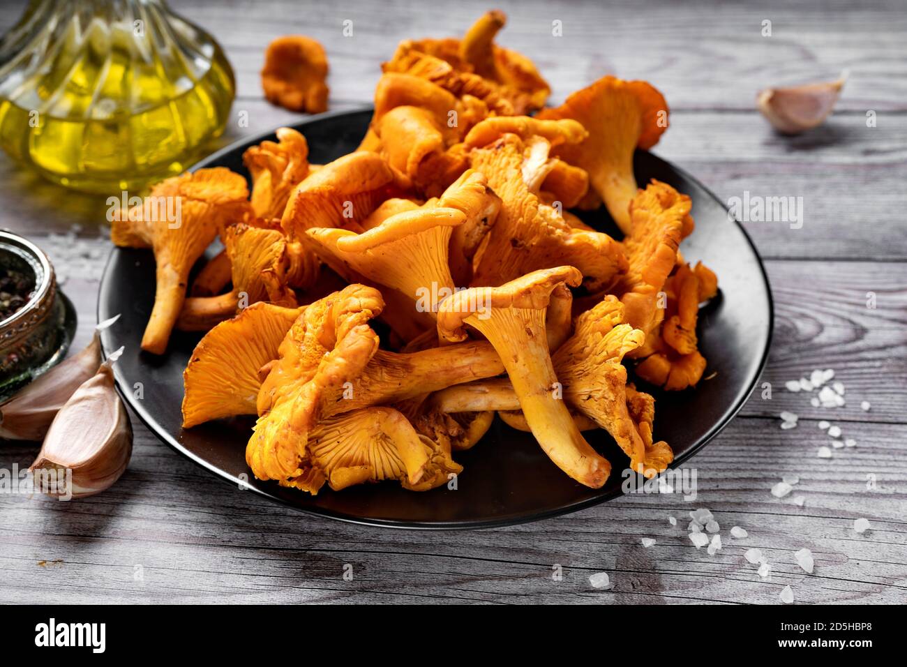 Gray background plate hi-res stock photography and images - Alamy