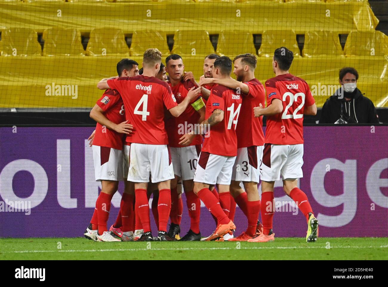 Swiss national soccer team players hi-res stock photography and images ...