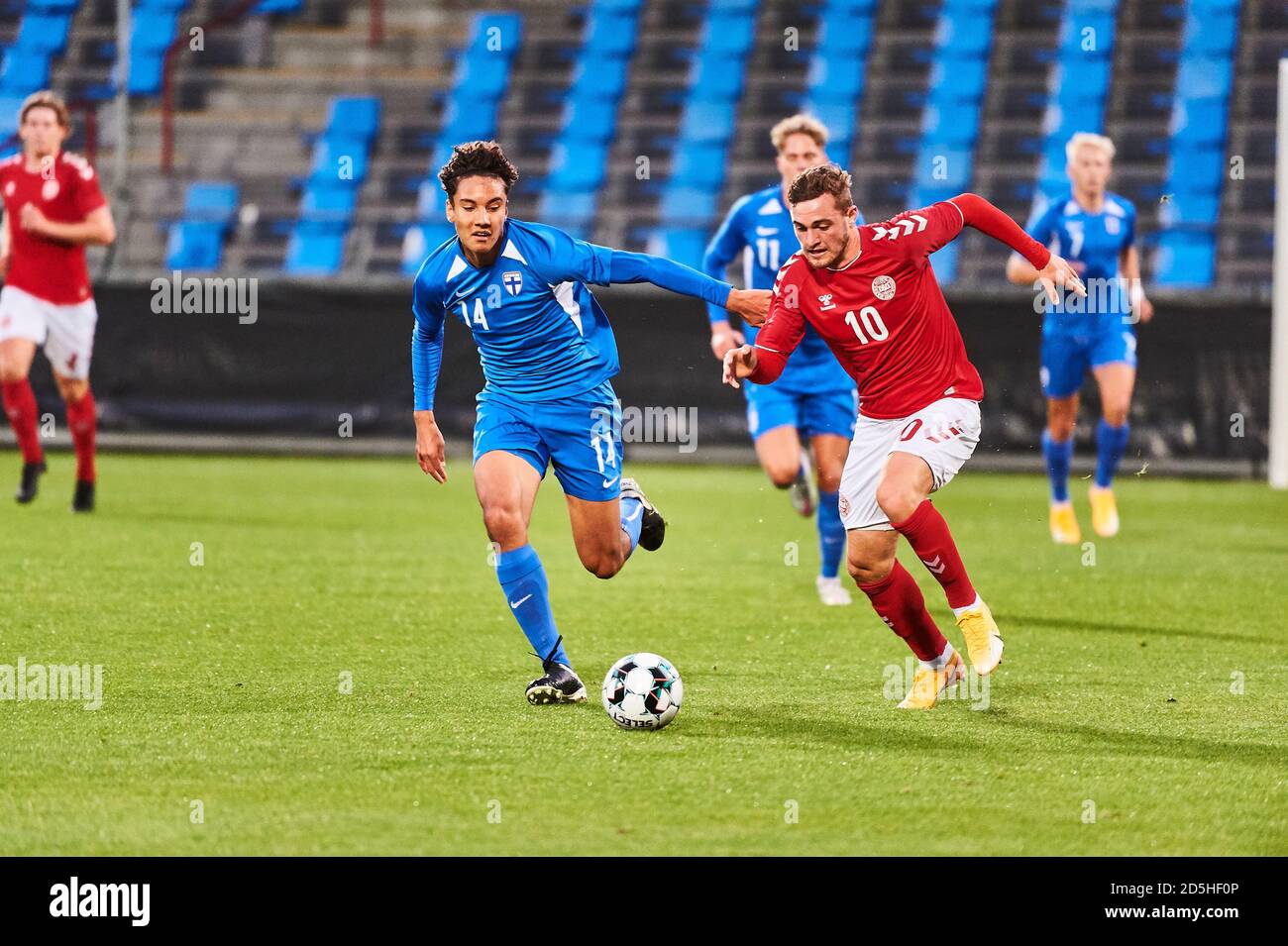 Robin tihi hi-res stock photography and images - Alamy