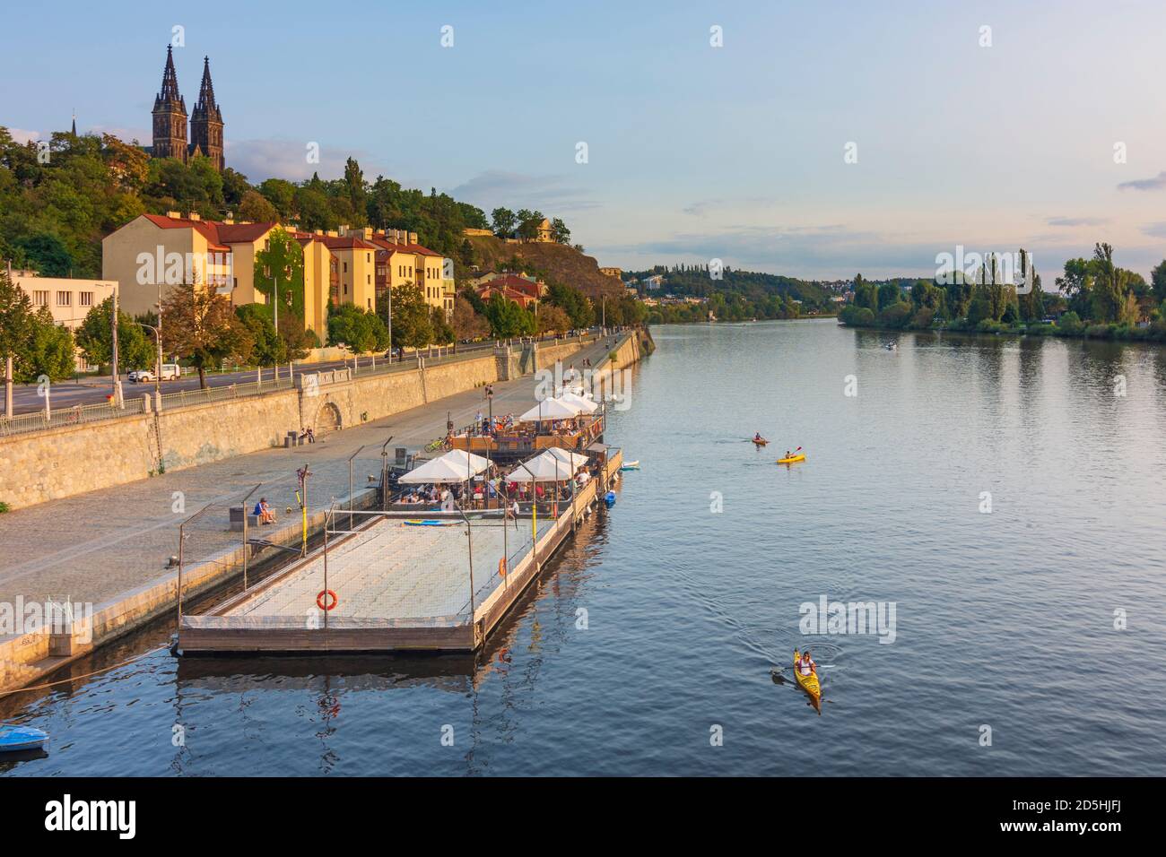 Praha: river Vltava (Moldau), Vysehrad (Wyschehrad) fort, Basilica of ...
