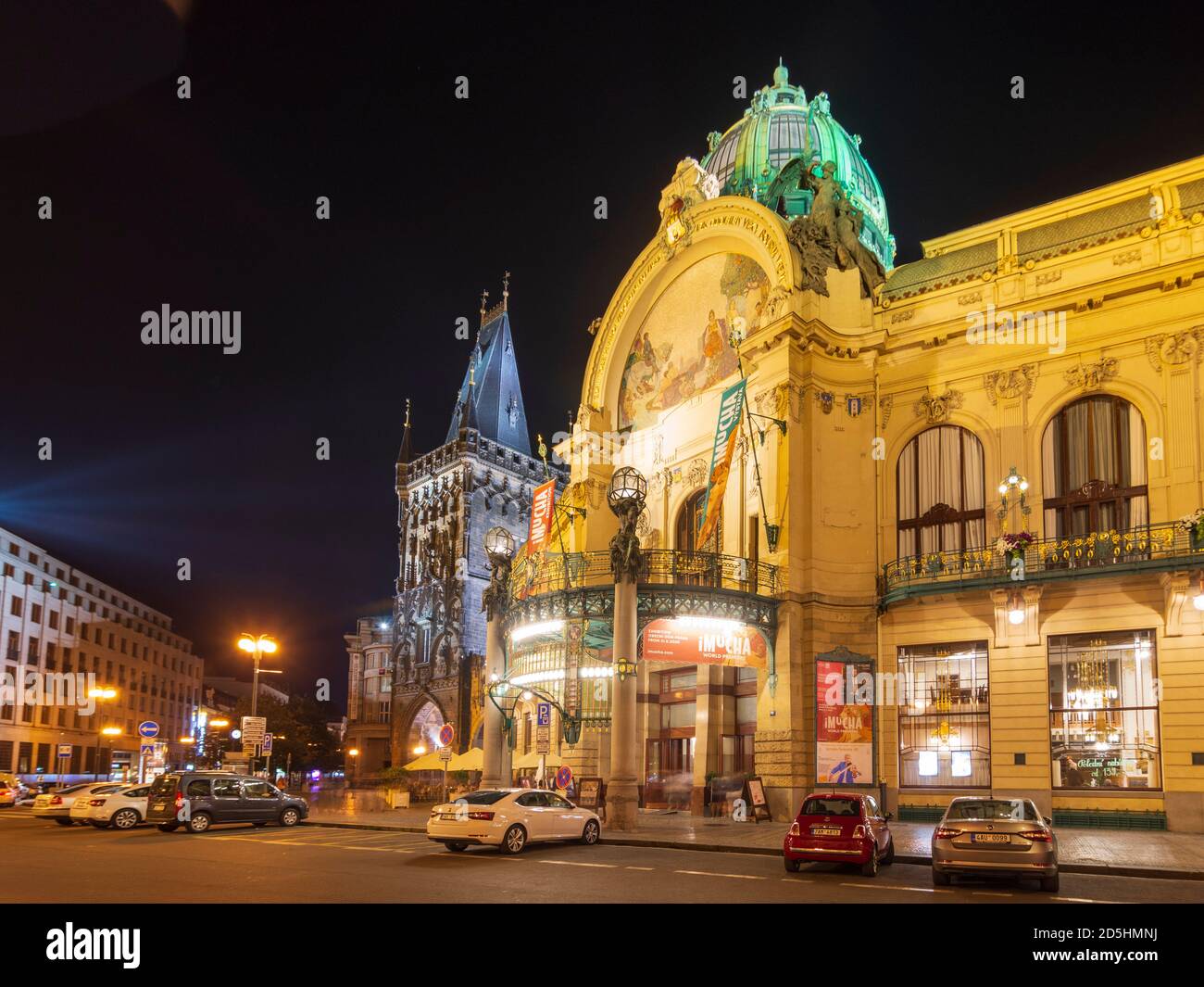 Praha: Powder Tower (Prašná brána), Municipal House (Obecní dům) in ...