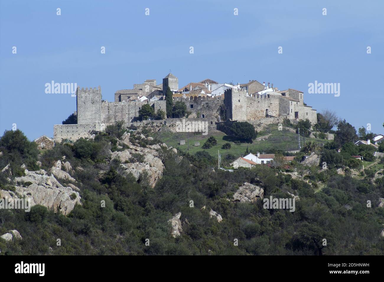 Murallas defensivas de la fortaleza hi-res stock photography and images ...