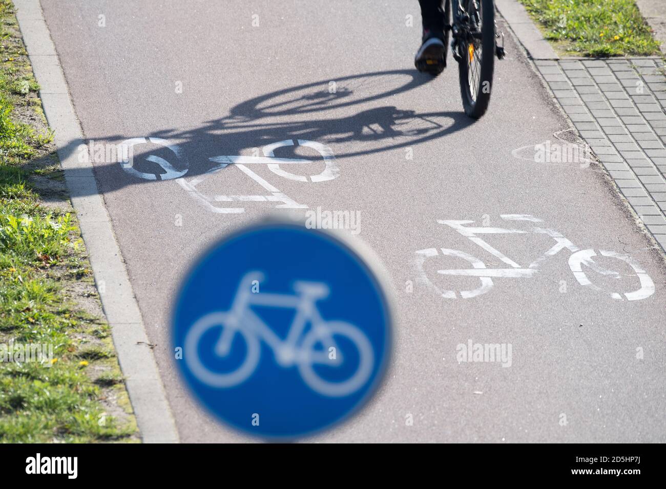 Cycling infrastructure hi-res stock photography and images - Alamy