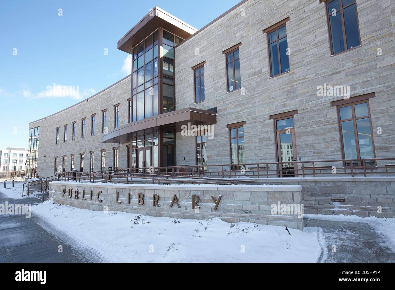 Exterior public space hi-res stock photography and images - Alamy