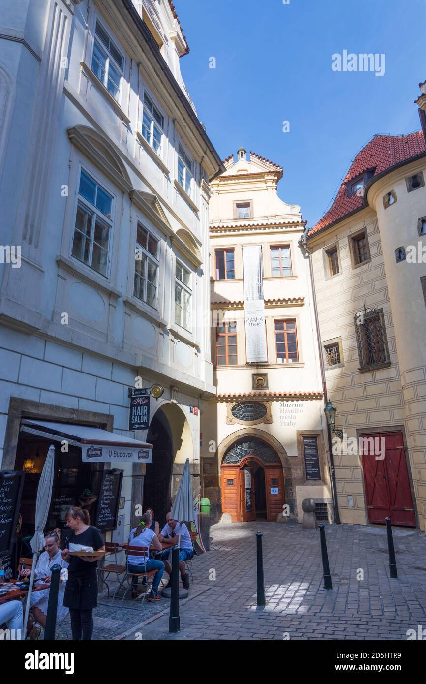 Ring center hi-res stock photography and images - Alamy