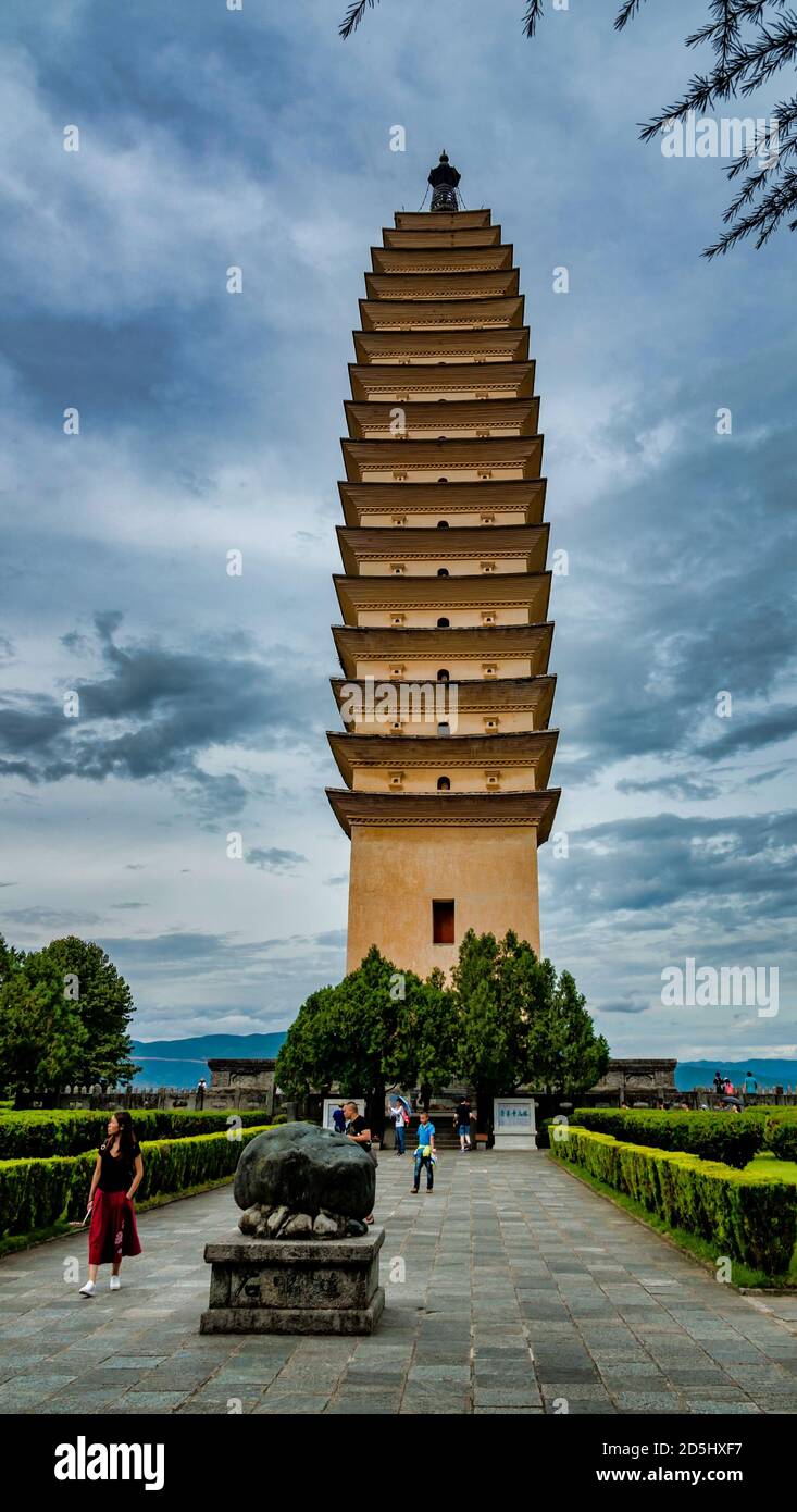 Three pagodas of chongsheng temple hi-res stock photography and images ...