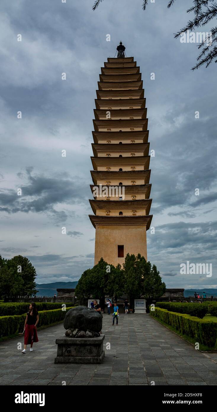 Three pagodas of chongsheng temple hi-res stock photography and images ...