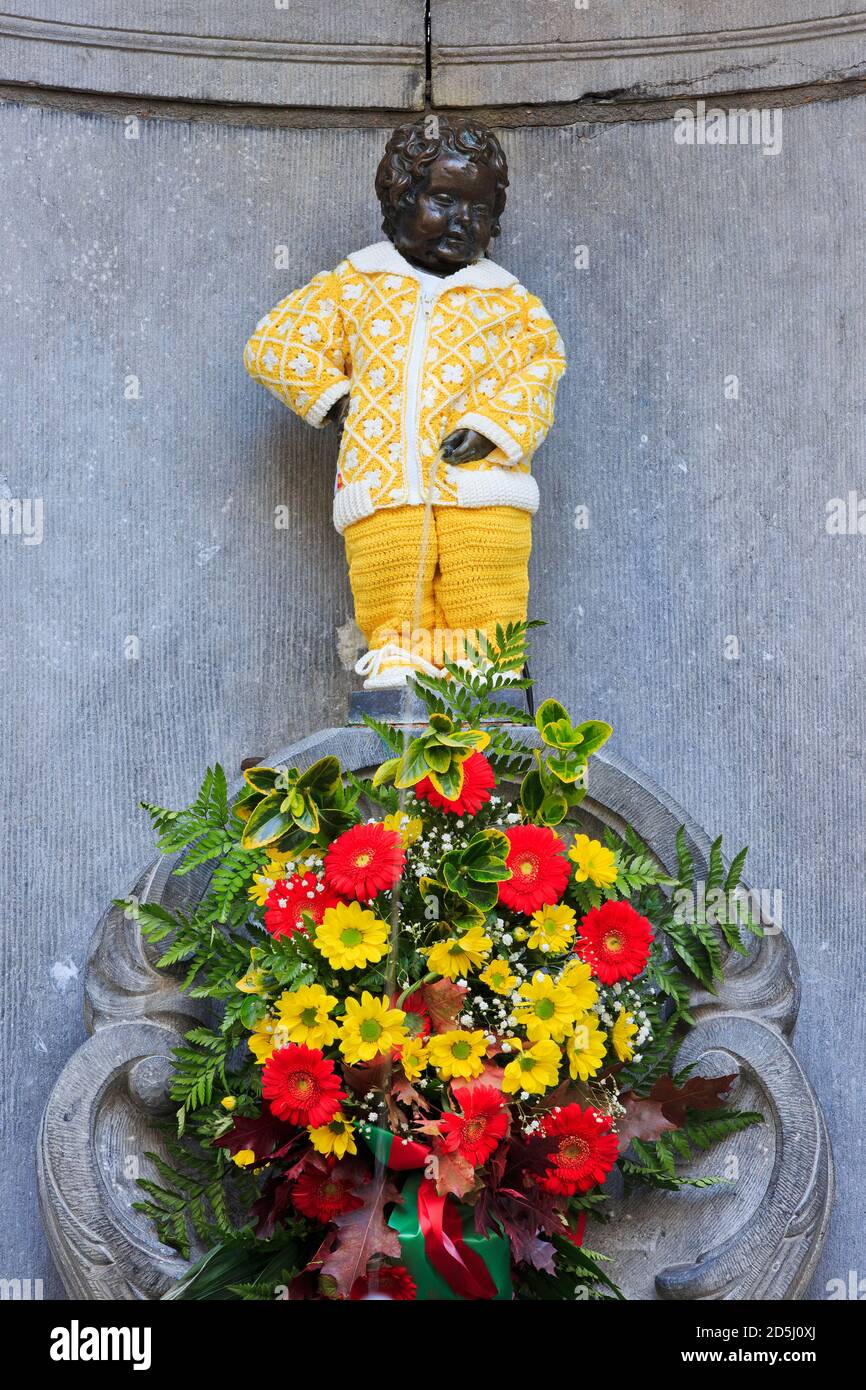 Statue of Manneken Pis in the national costume of Spain knitted by ...