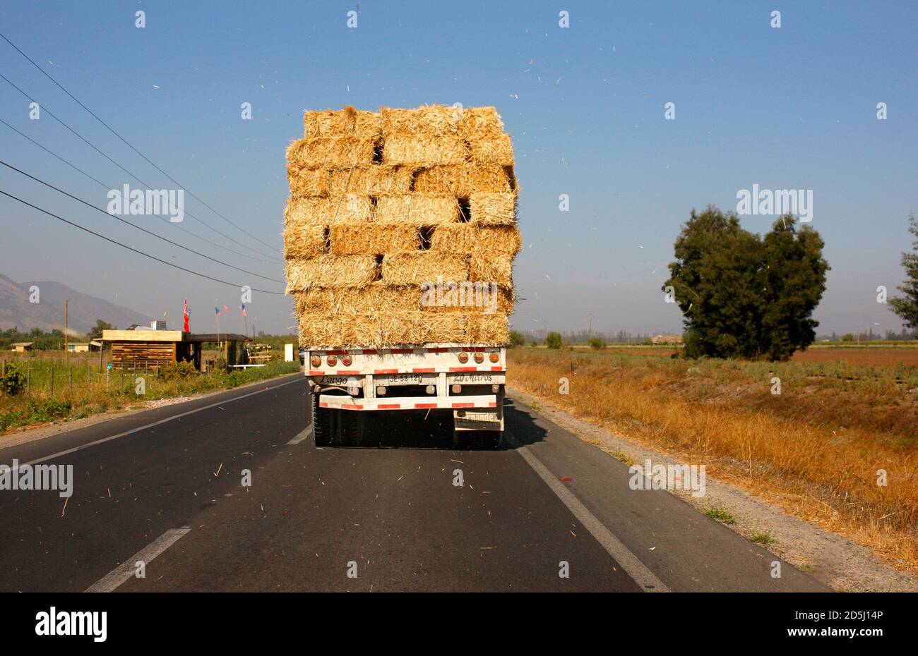 Truck crops road chile hi-res stock photography and images - Alamy