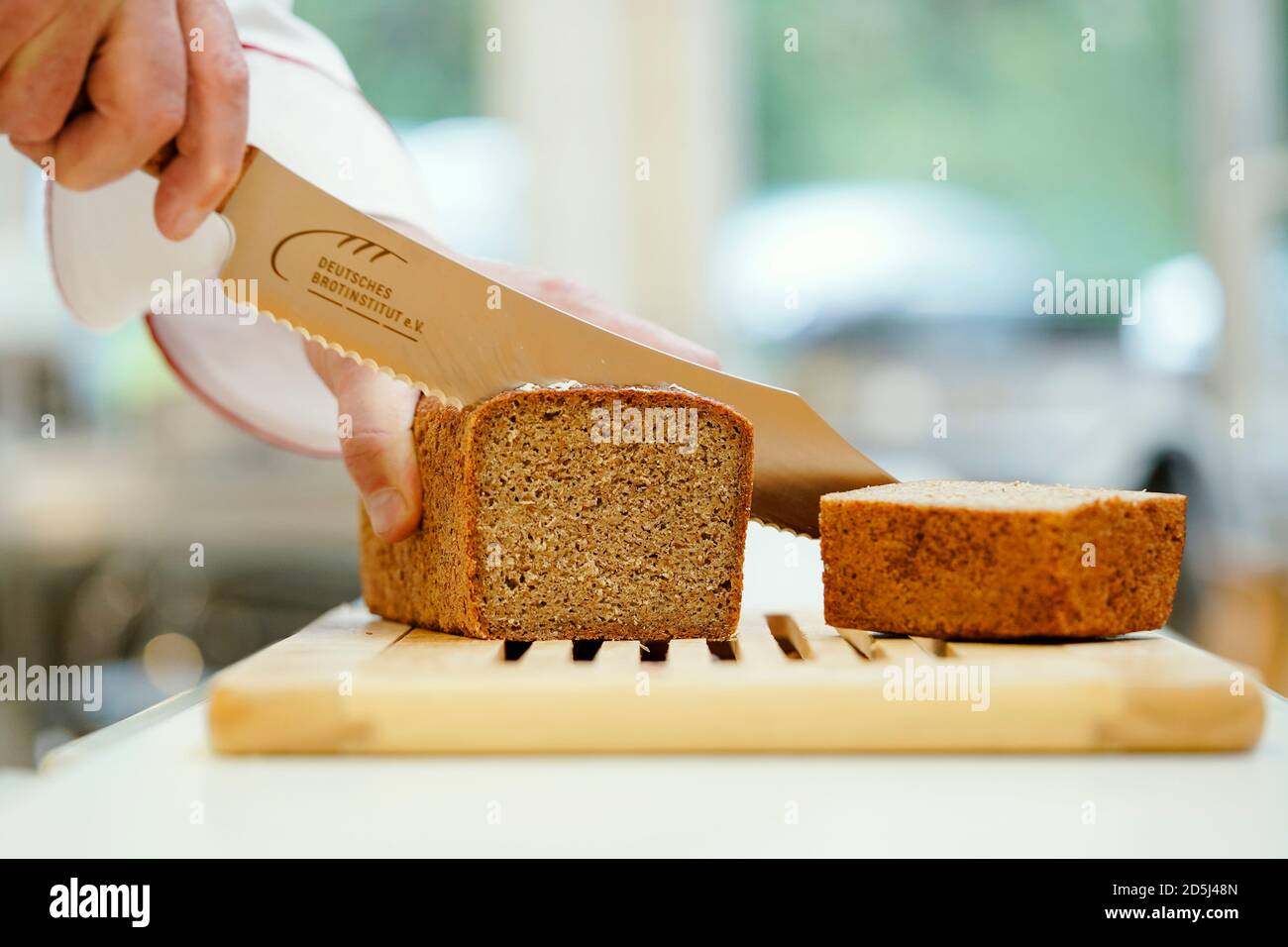 Weinheim, Germany. 06th Oct, 2020. A wholemeal rye bread is cut in a ...